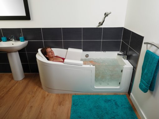 Benefits of Hydrotherapy: What is it & how can it help the elderly?